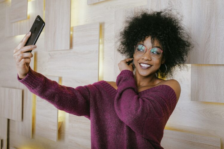 How to Get the Perfect Lighting for Your Selfies? - The DigiChick